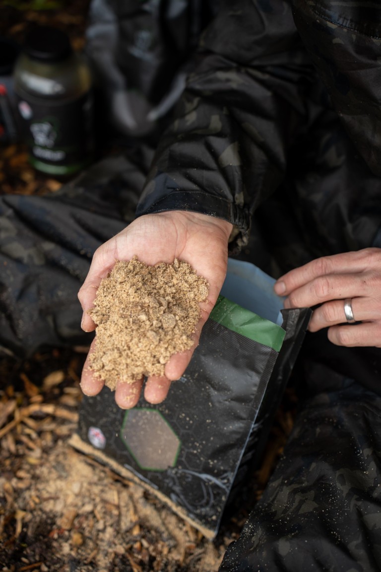 Hrana Nash Monster Shrimp Flake 1kg » Spletna ribiška trgovina Trofeja